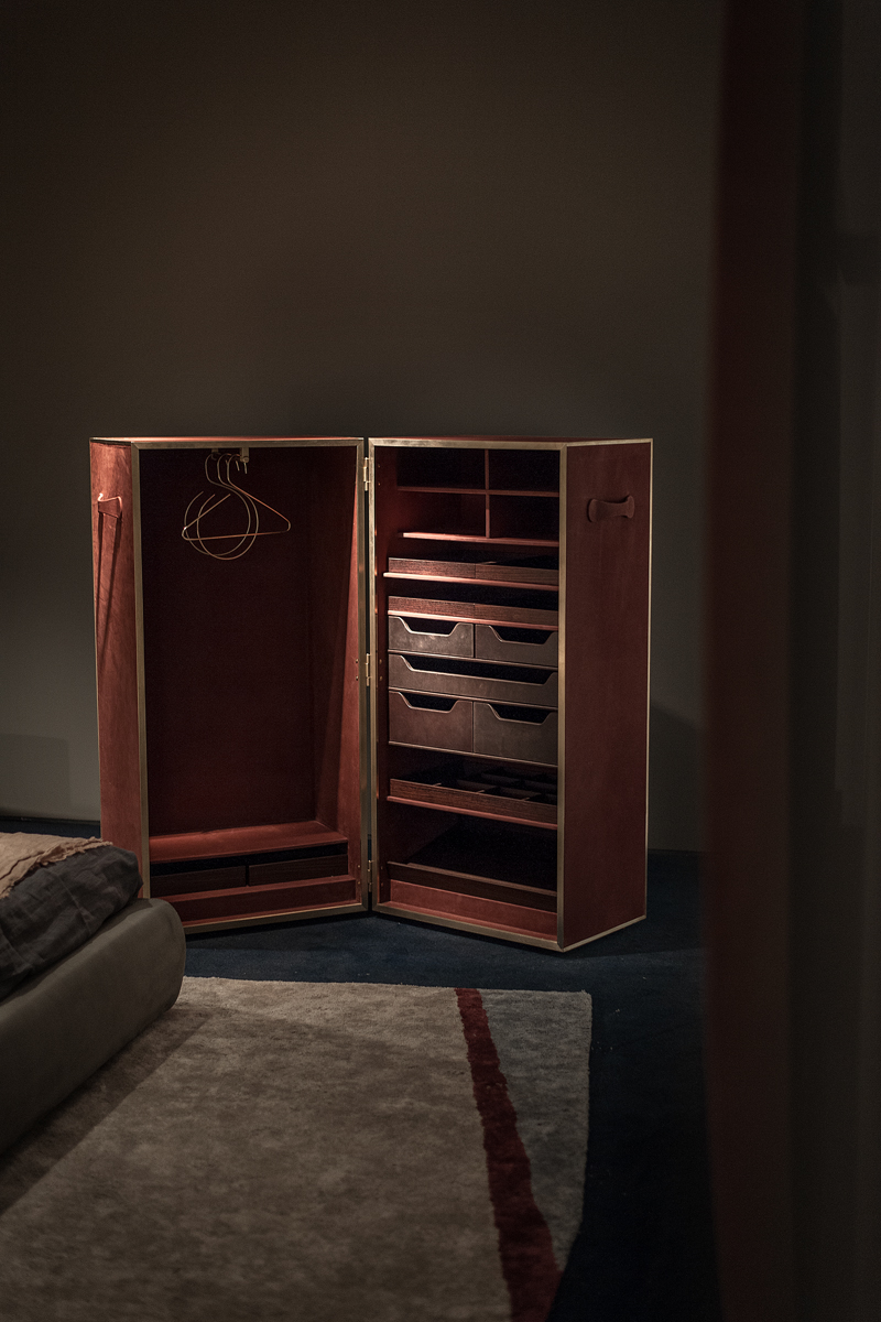 Leather wardrobe VENDOME By BAXTER design Roberto Lazzeroni