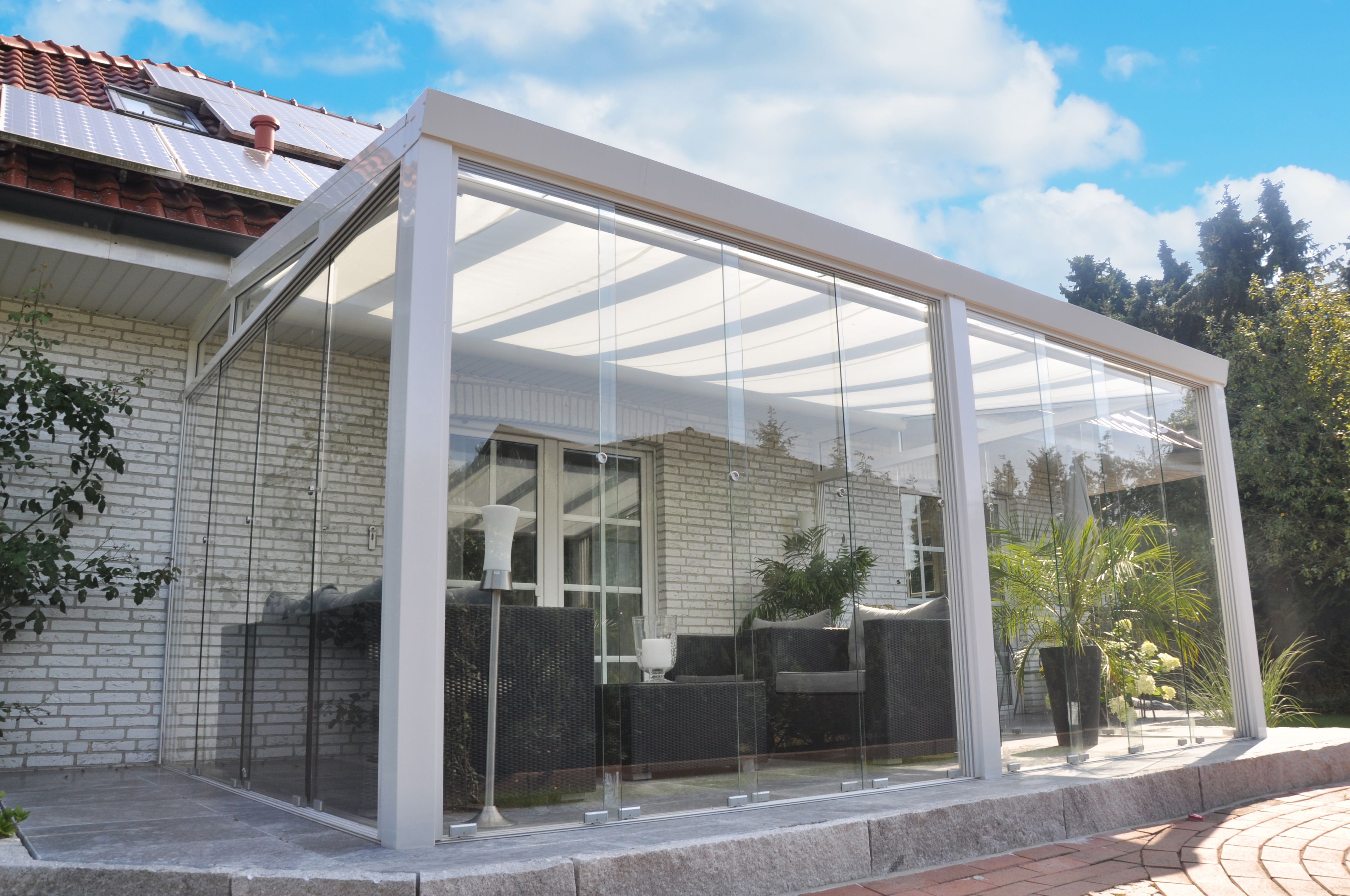 Veranda con vetrate scorrevoli By Gardendreams