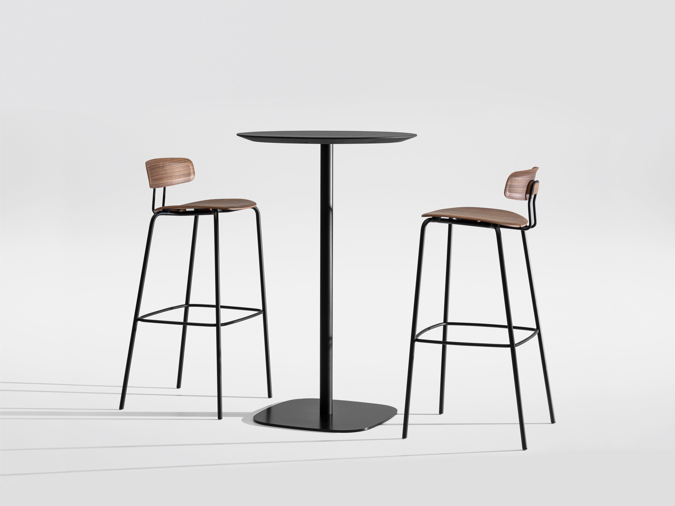 Round solid wood high table VERMU HIGH By ZEITRAUM