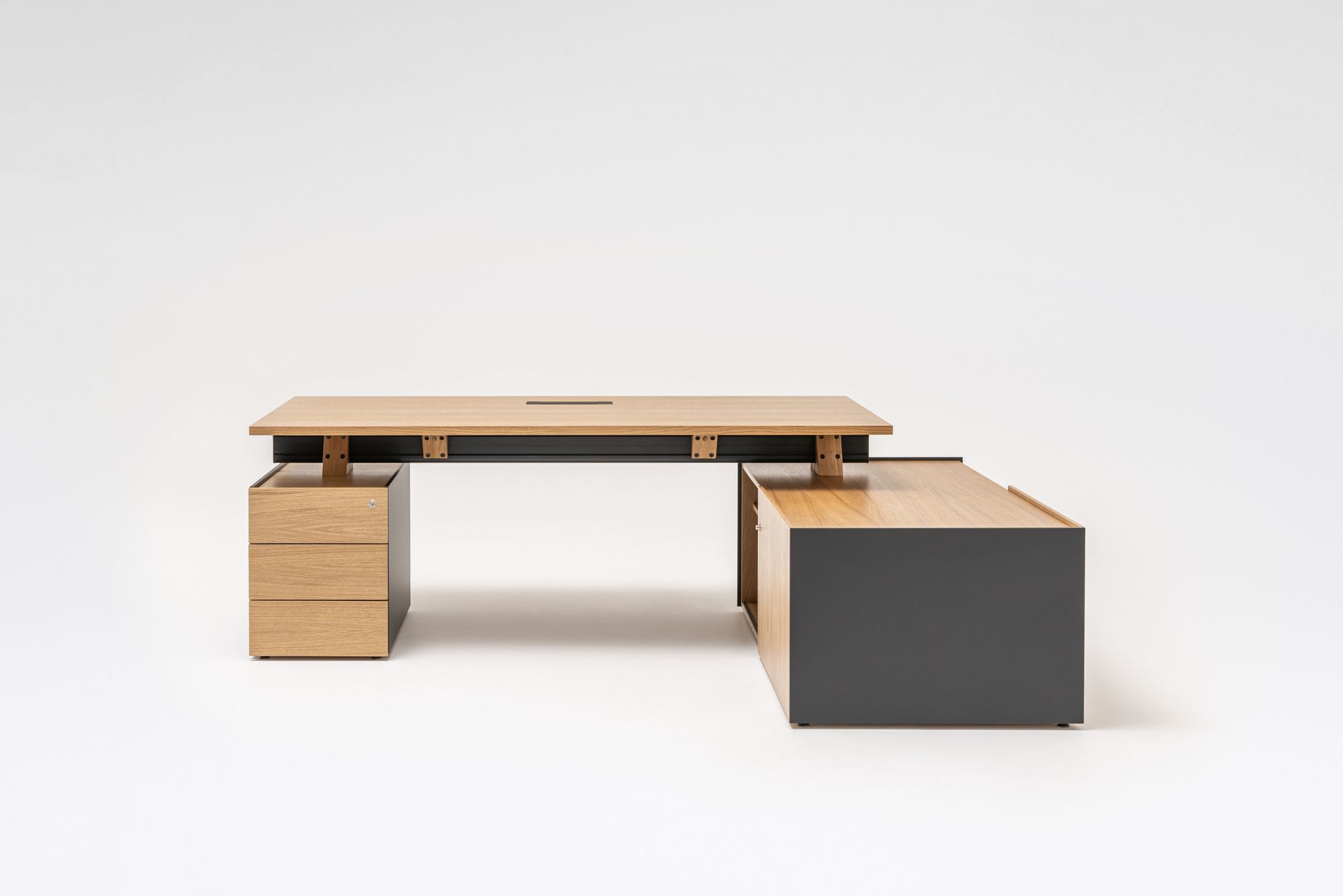 VIGA Sectional L-shaped wooden office desk with shelves By MDD | design YONOH