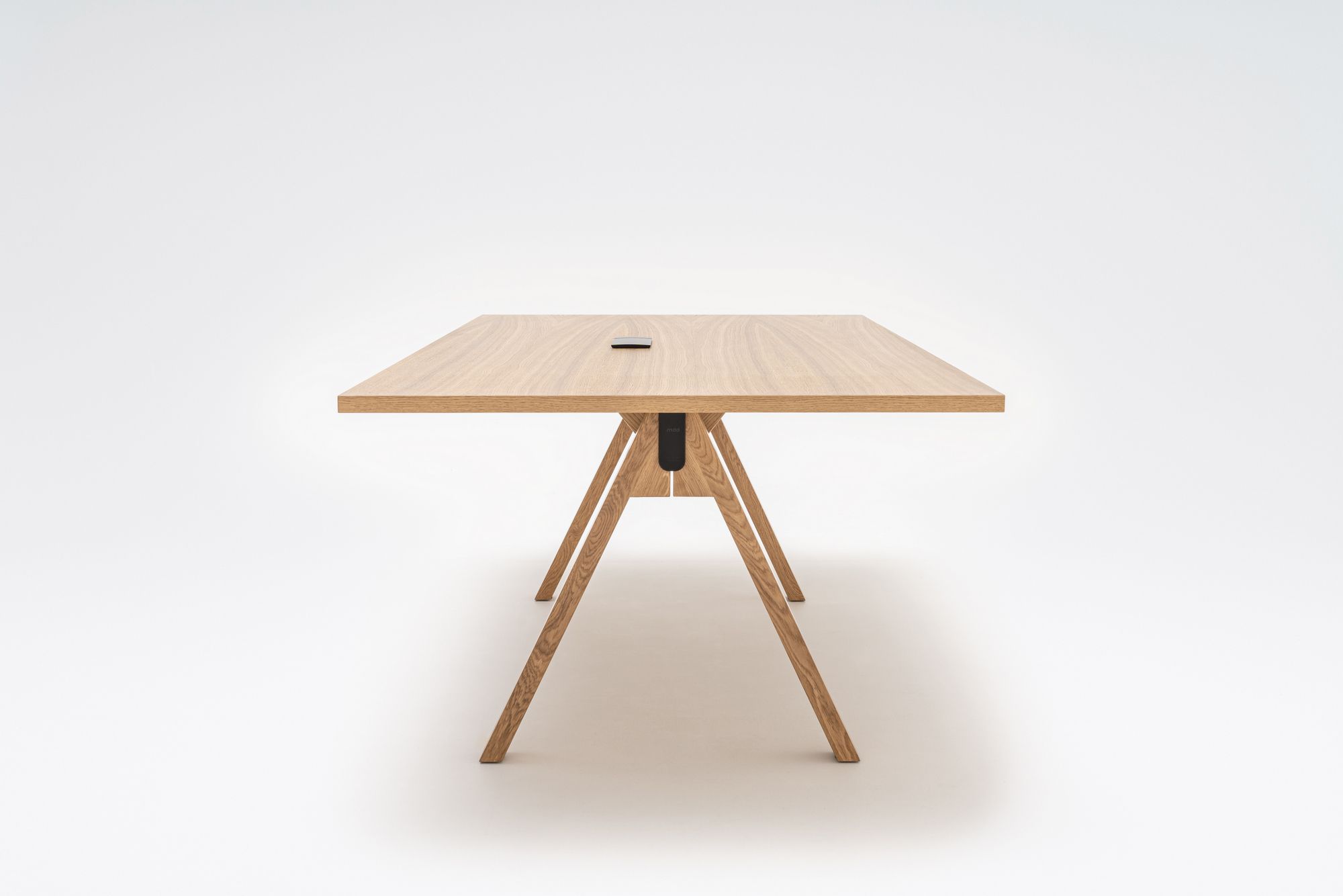VIGA | Meeting table By MDD design YONOH