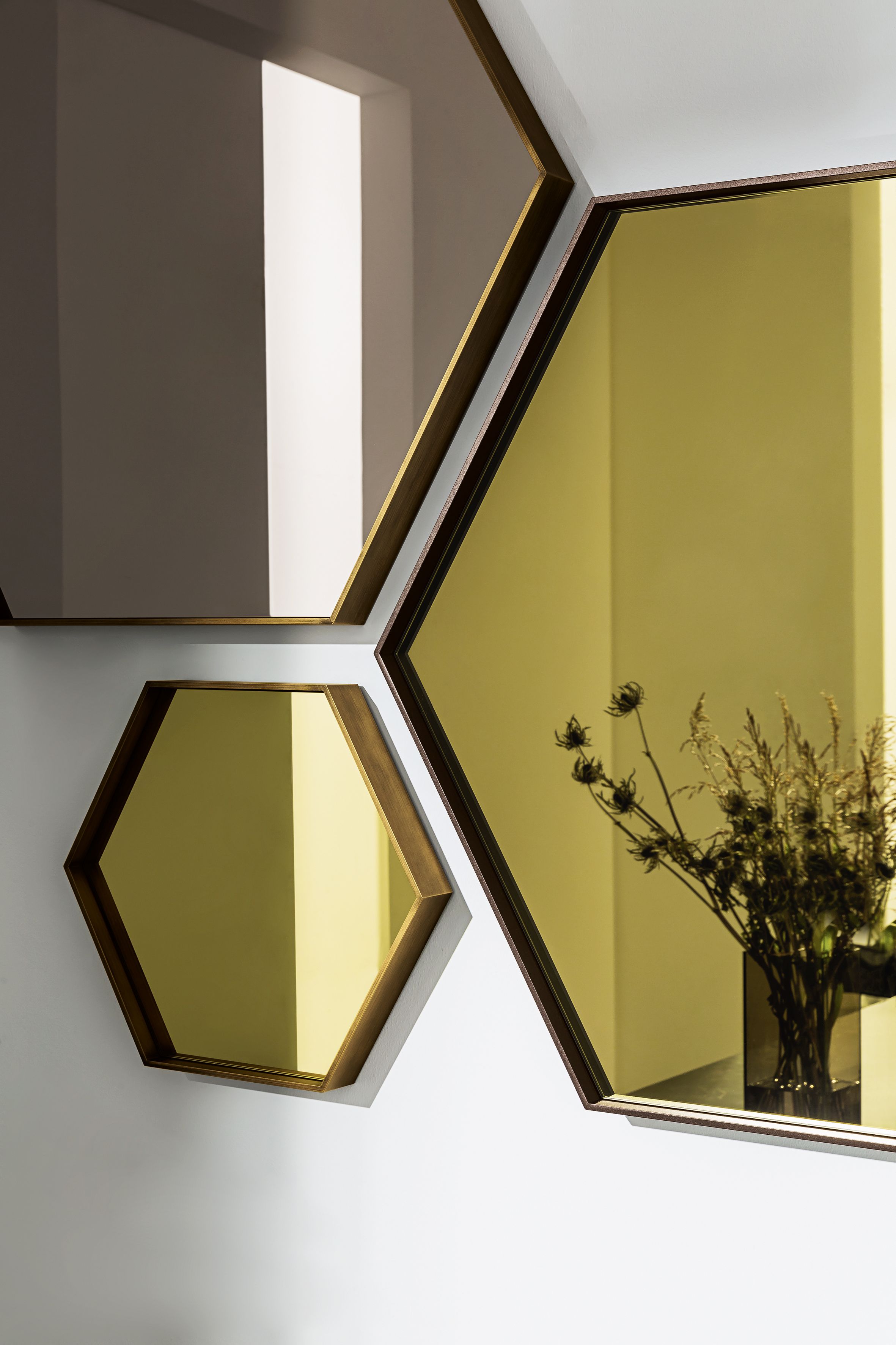 VISUAL HEXAGONAL Wall-mounted mirror By Sovet italia | design Lievore Altherr Molina