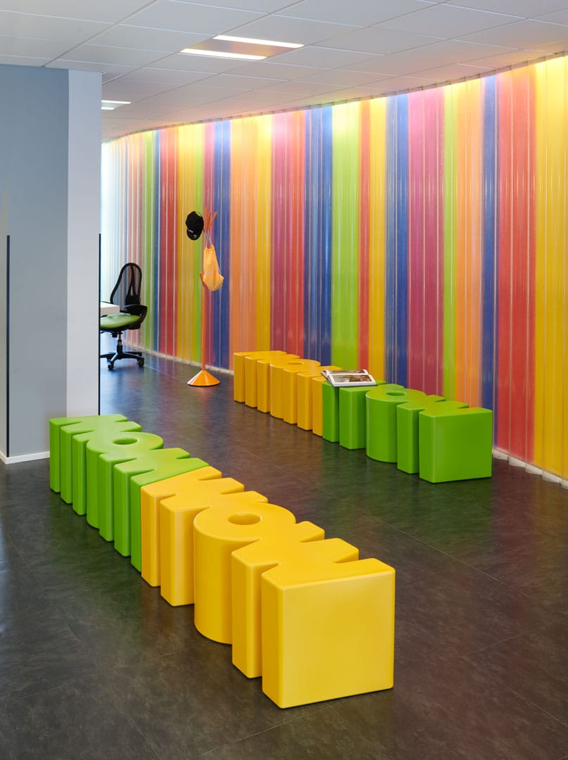 WOW Polyethylene bench seating By SLIDE