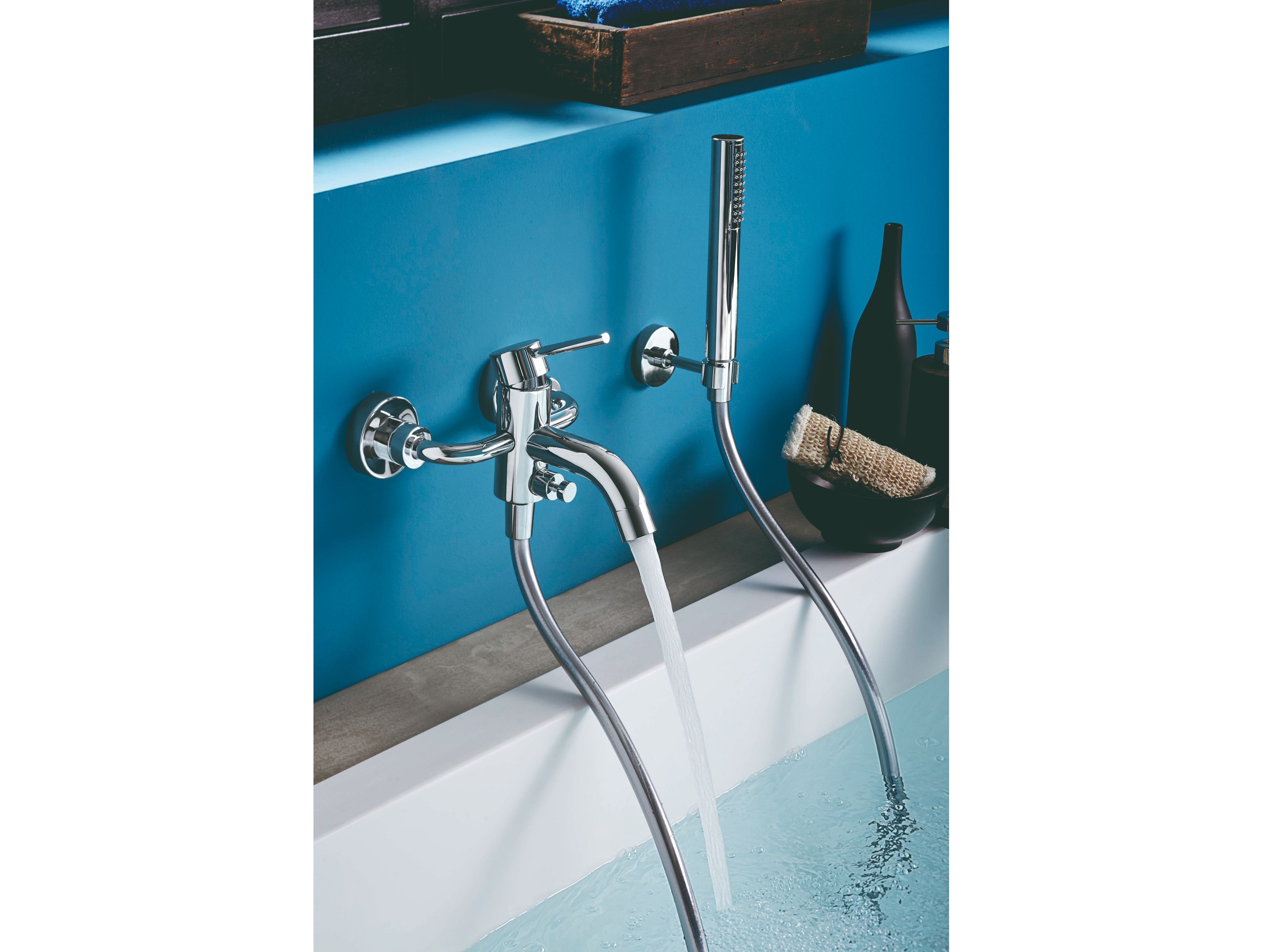 XT Wall-mounted bathtub set with hand shower By newform