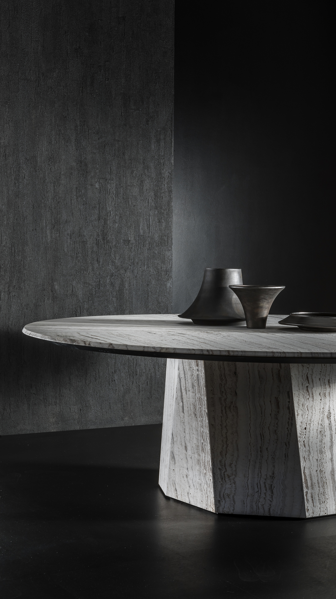 Round stone table ZENITH STONE By Henge design Massimo Castagna
