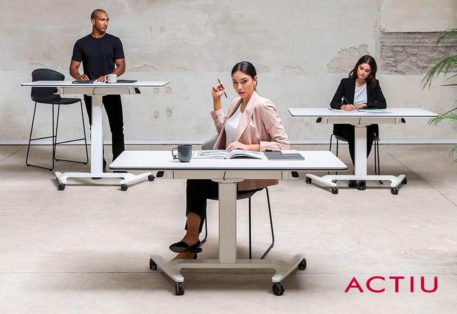 Height-adjustable meeting table by Actiu